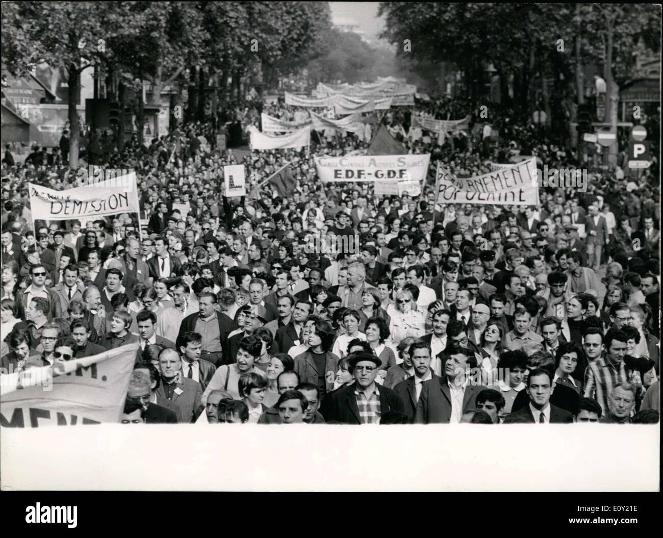 30 may 1968 paris hi-res stock photography and images - Alamy
