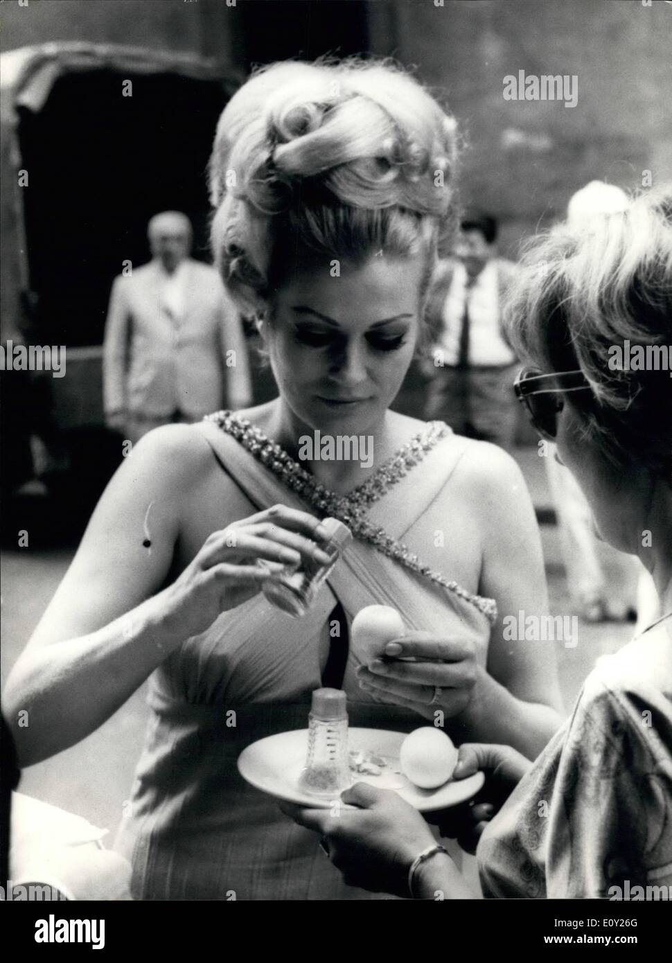 Sweden actress hi-res stock photography and images - Alamy