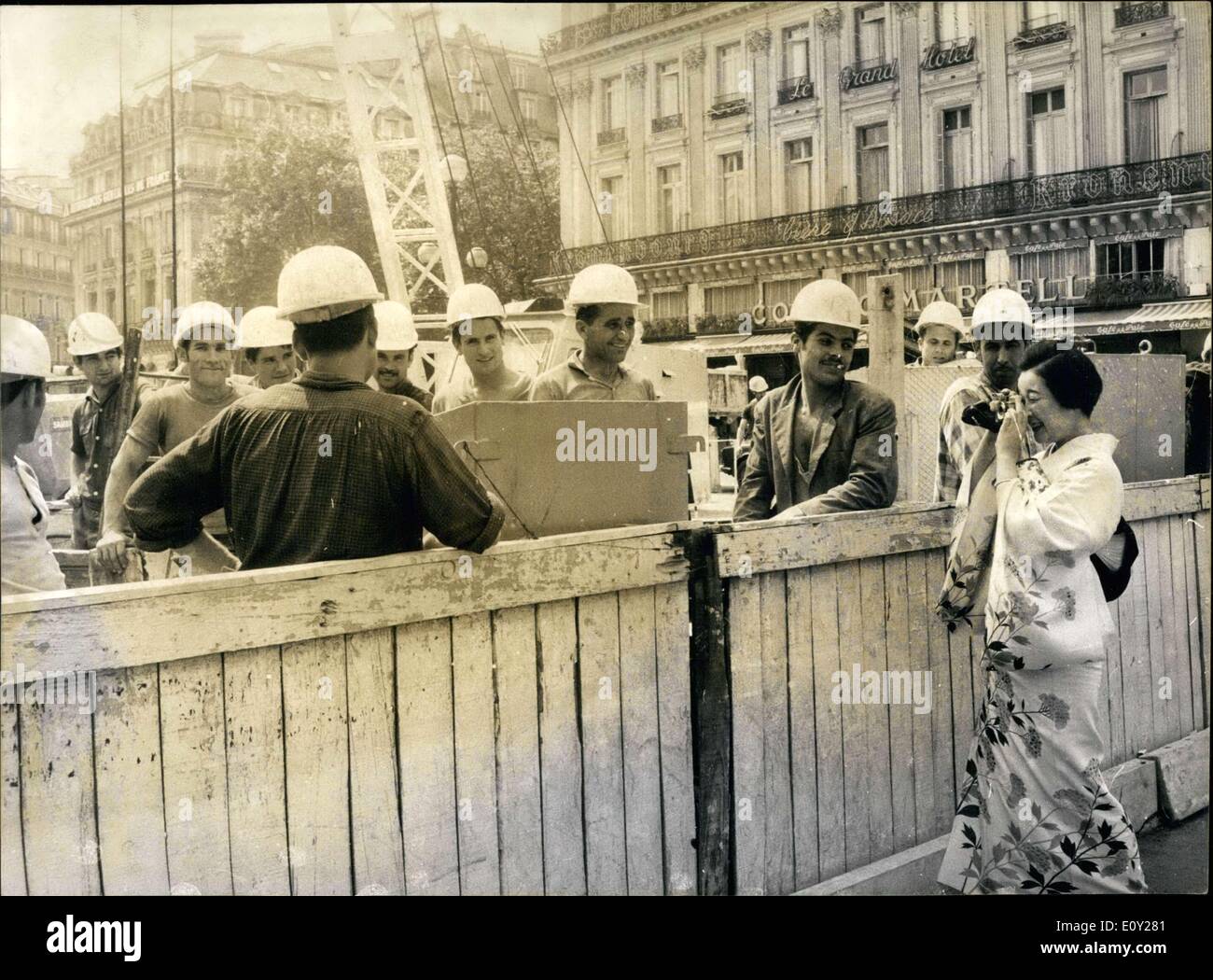 Aug. 20, 1968 - Japanese Actress Photographing Paris Construction ...