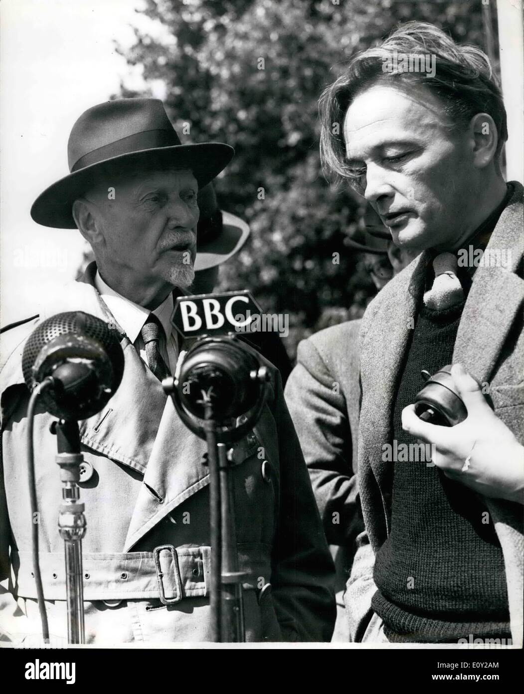 Jun. 06, 1968 - General Smuts Arrives at Northolt by Car! Plance Breaks ...