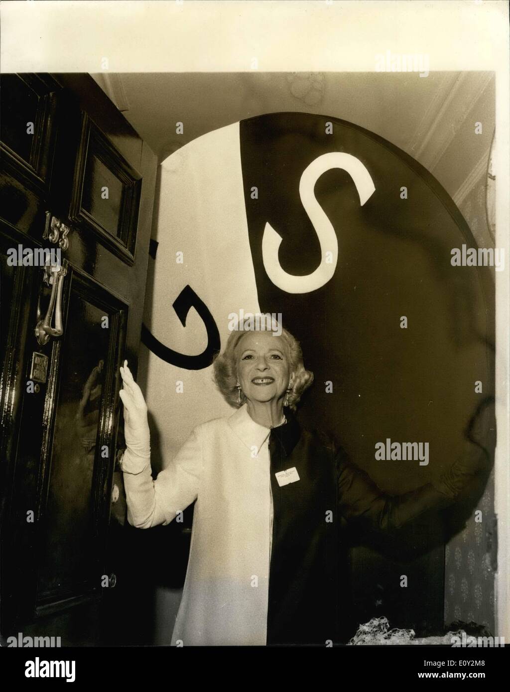 Jun. 06, 1968 - The first day of the Royal Ascot meeting the hat that ...