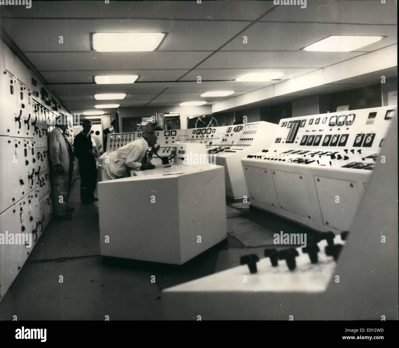 Elizabeth 2 hi-res stock photography and images - Alamy