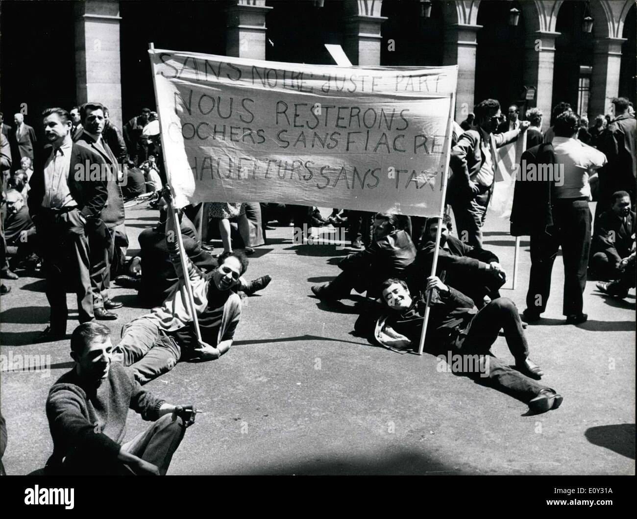 1968 paris strike hi-res stock photography and images - Alamy