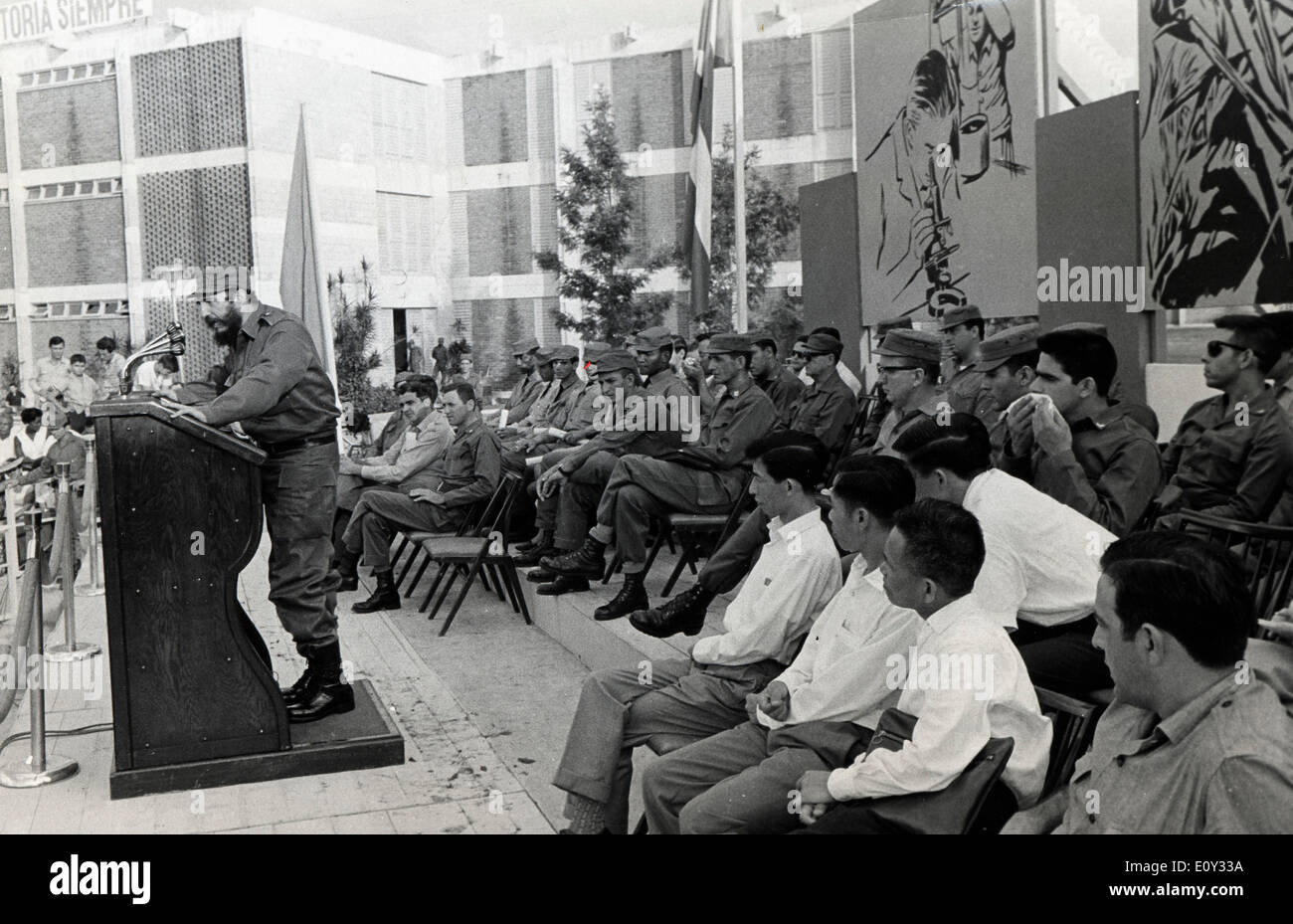 Leader Fidel Castro speaks at graduation Stock Photo - Alamy