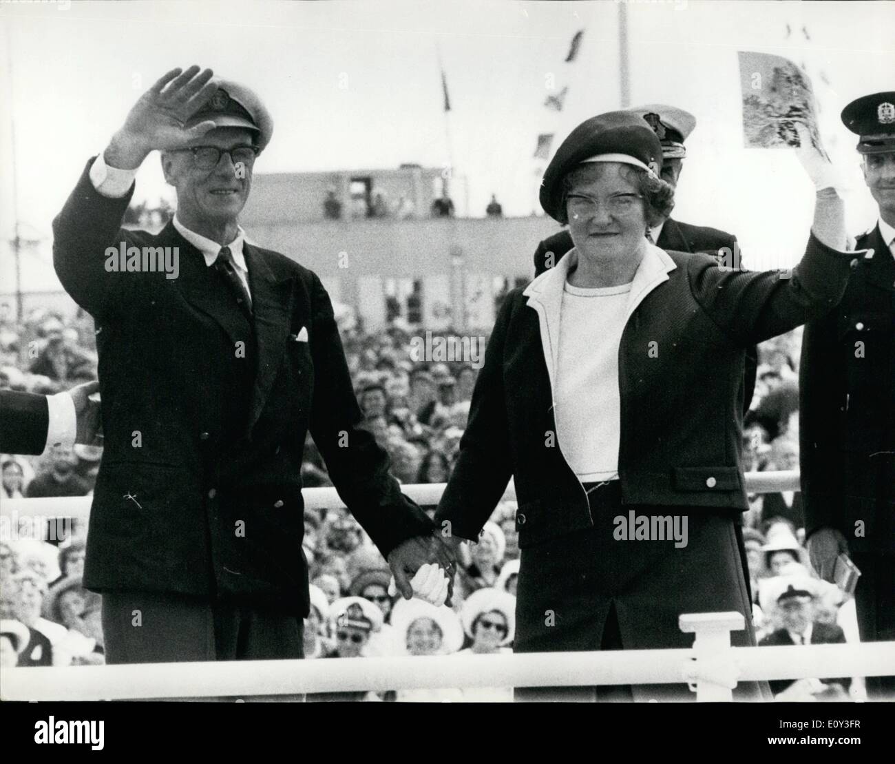 Alec rose home after round the world voyage hi-res stock photography ...