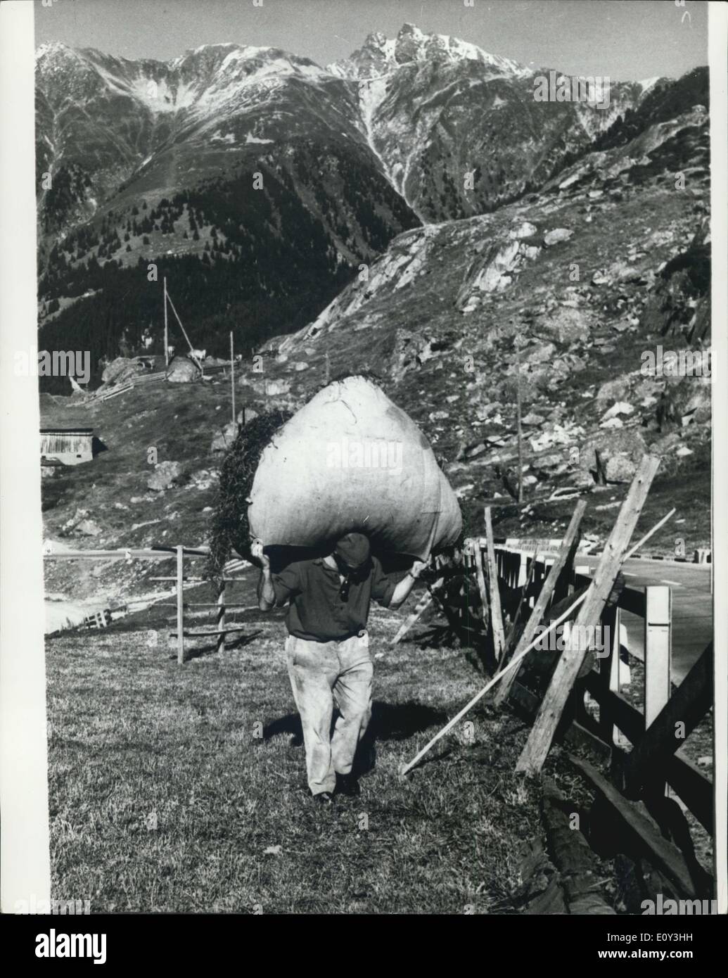 Heavy burden hi-res stock photography and images - Alamy