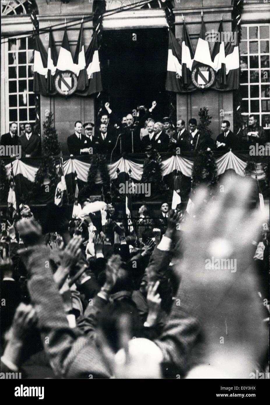 Sep. 21, 1968 - Franc Victory Gesture Stock Photo - Alamy