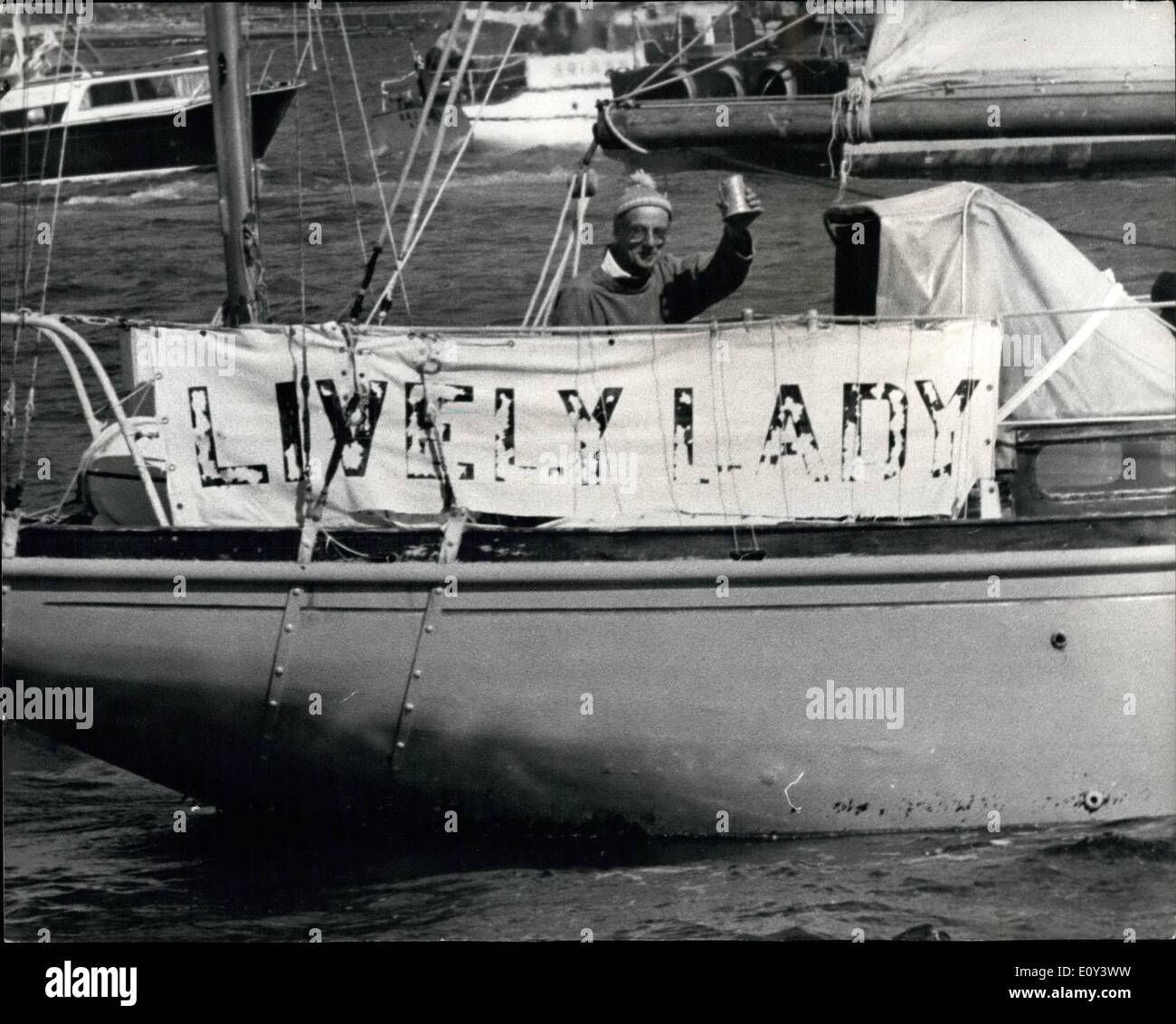 Alec rose round world voyage hi-res stock photography and images - Alamy