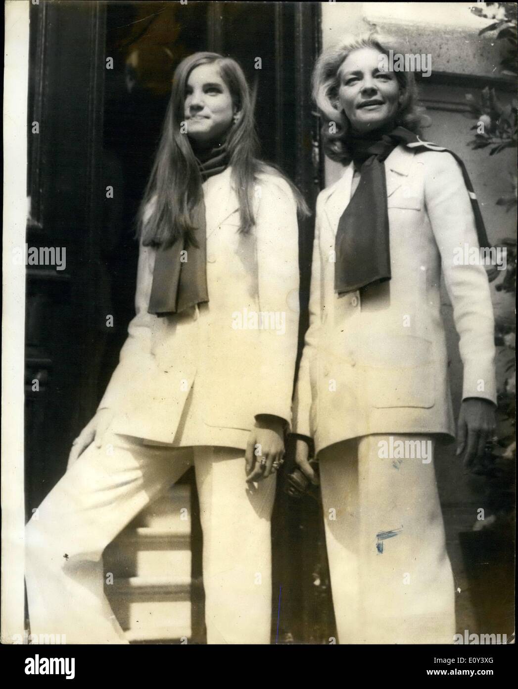 Saint laurent paris fashion show hi-res stock photography and images ...