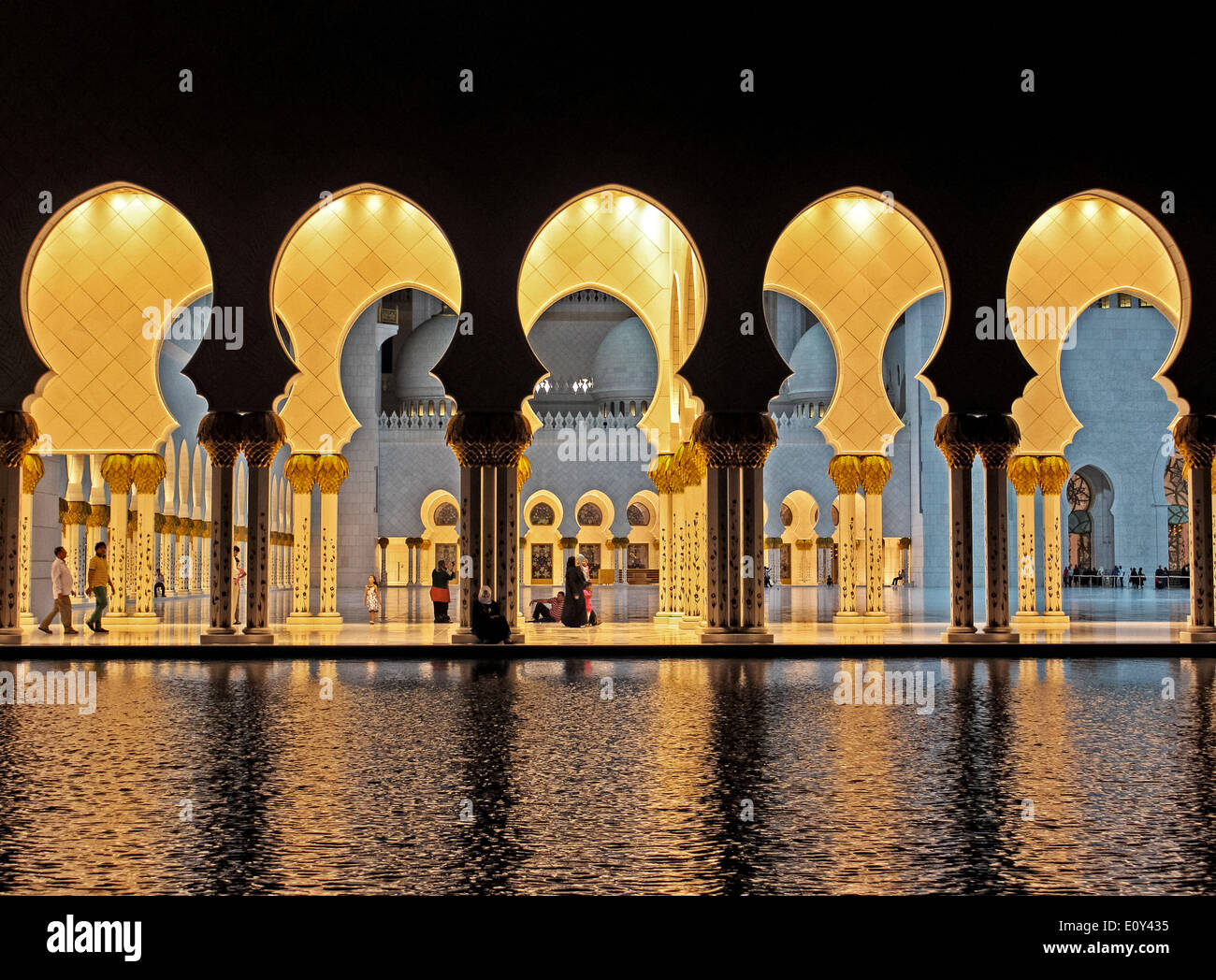 Golden Pool in Zayed Grand Mosque Stock Photo - Alamy