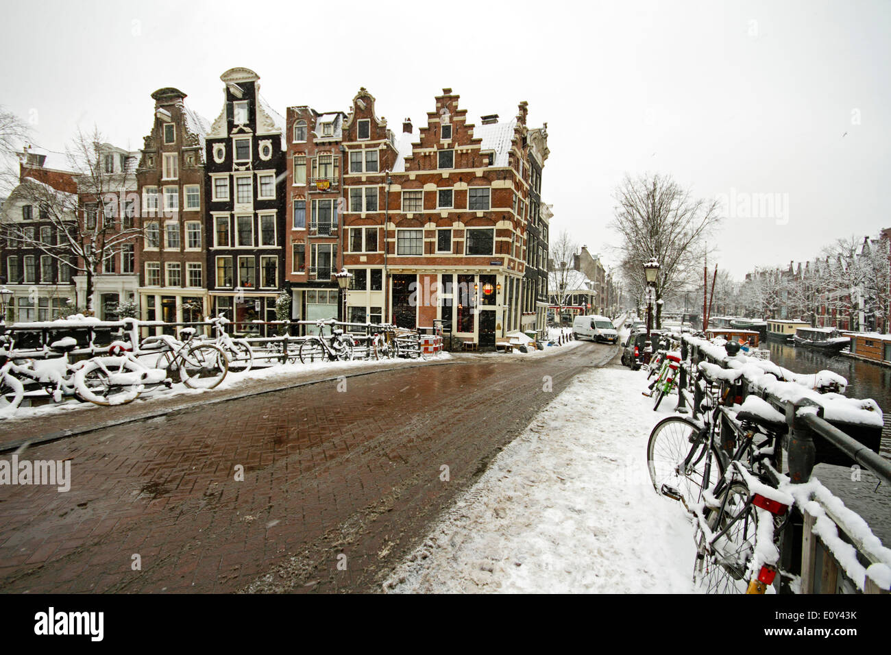 Amsterdam bridge snow hi-res stock photography and images - Alamy