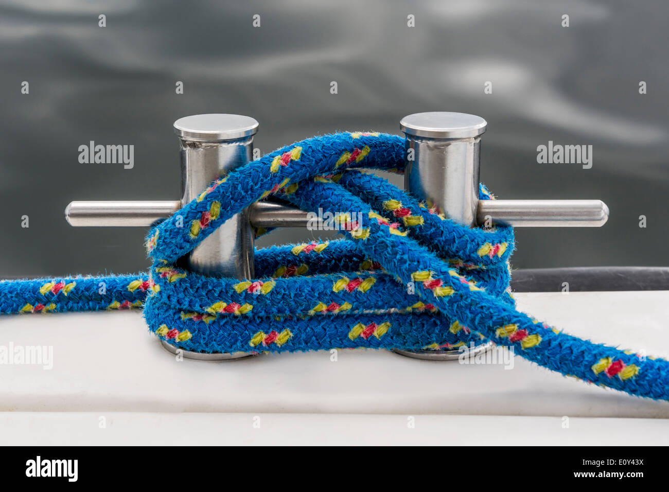 Blue rope fasten on stake of yacht Stock Photo - Alamy