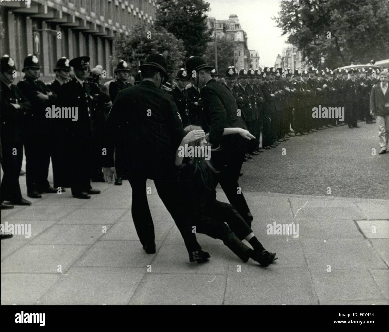 London 1968 vietnam hi-res stock photography and images - Alamy