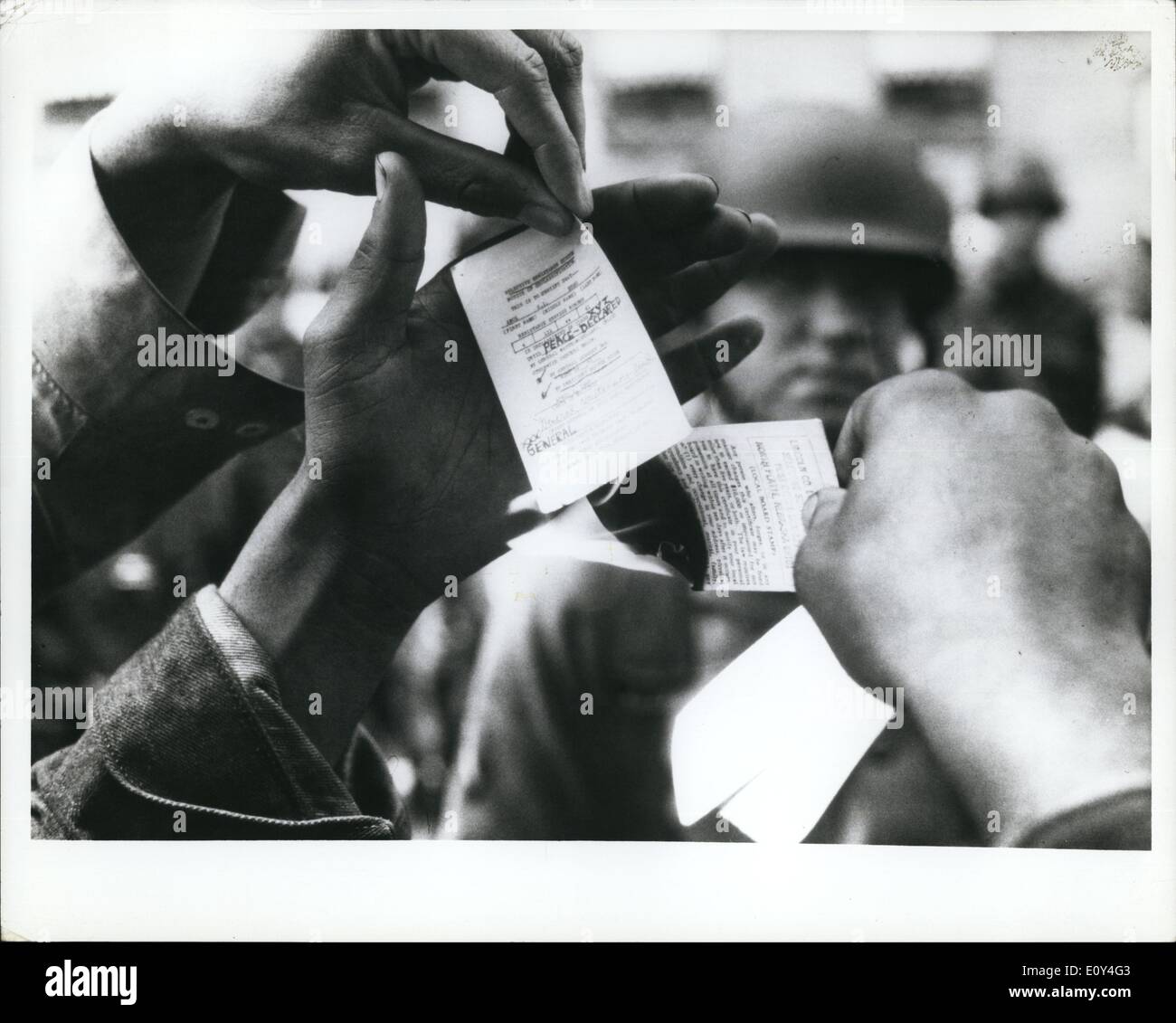 The party 1968 hi-res stock photography and images - Alamy