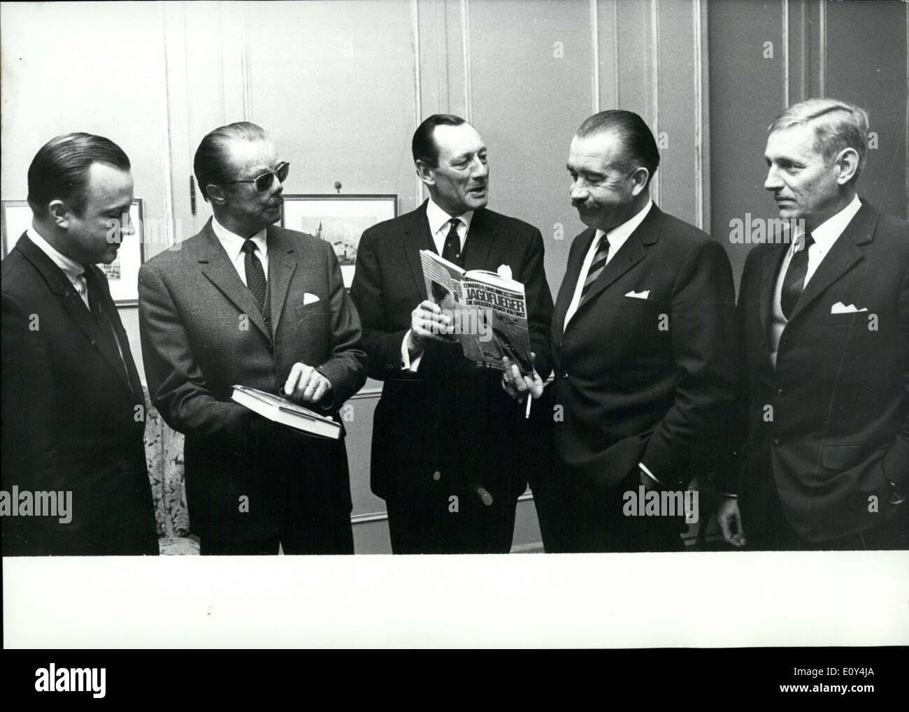 Oct. 12, 1968 - Adversaries of old came together for a friendly meeting ...