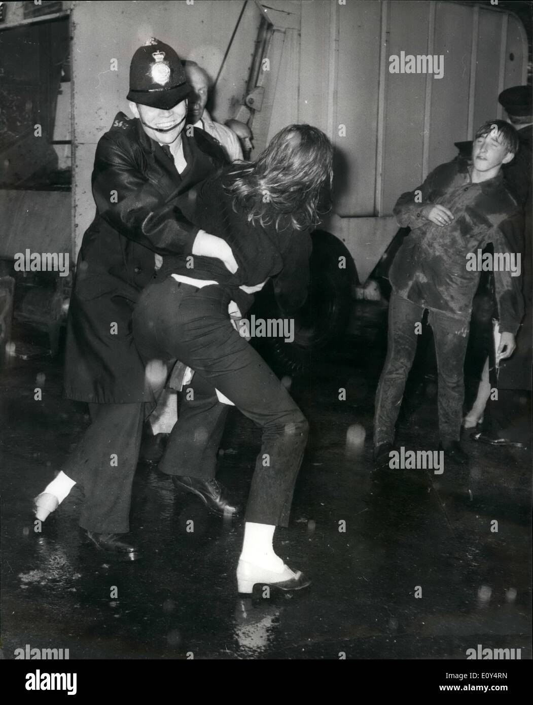 London 1968 protest hi-res stock photography and images - Alamy