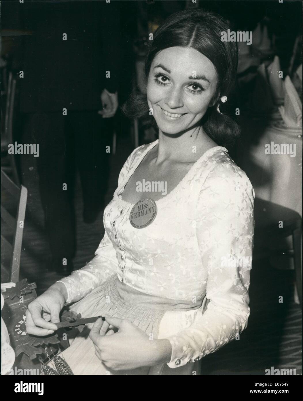 Nov. 11, 1968 - Miss World Contestants at Savoy Dinner: Miss World ...