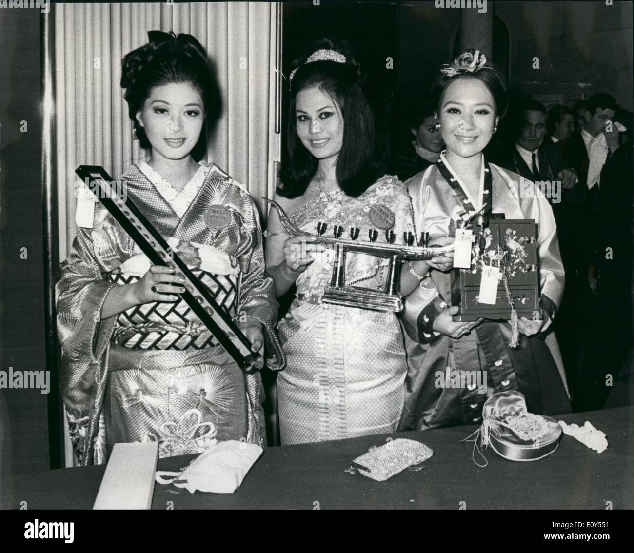 Nov. 11, 1968 - Miss World Contestants at Savoy Dinner: Miss World ...