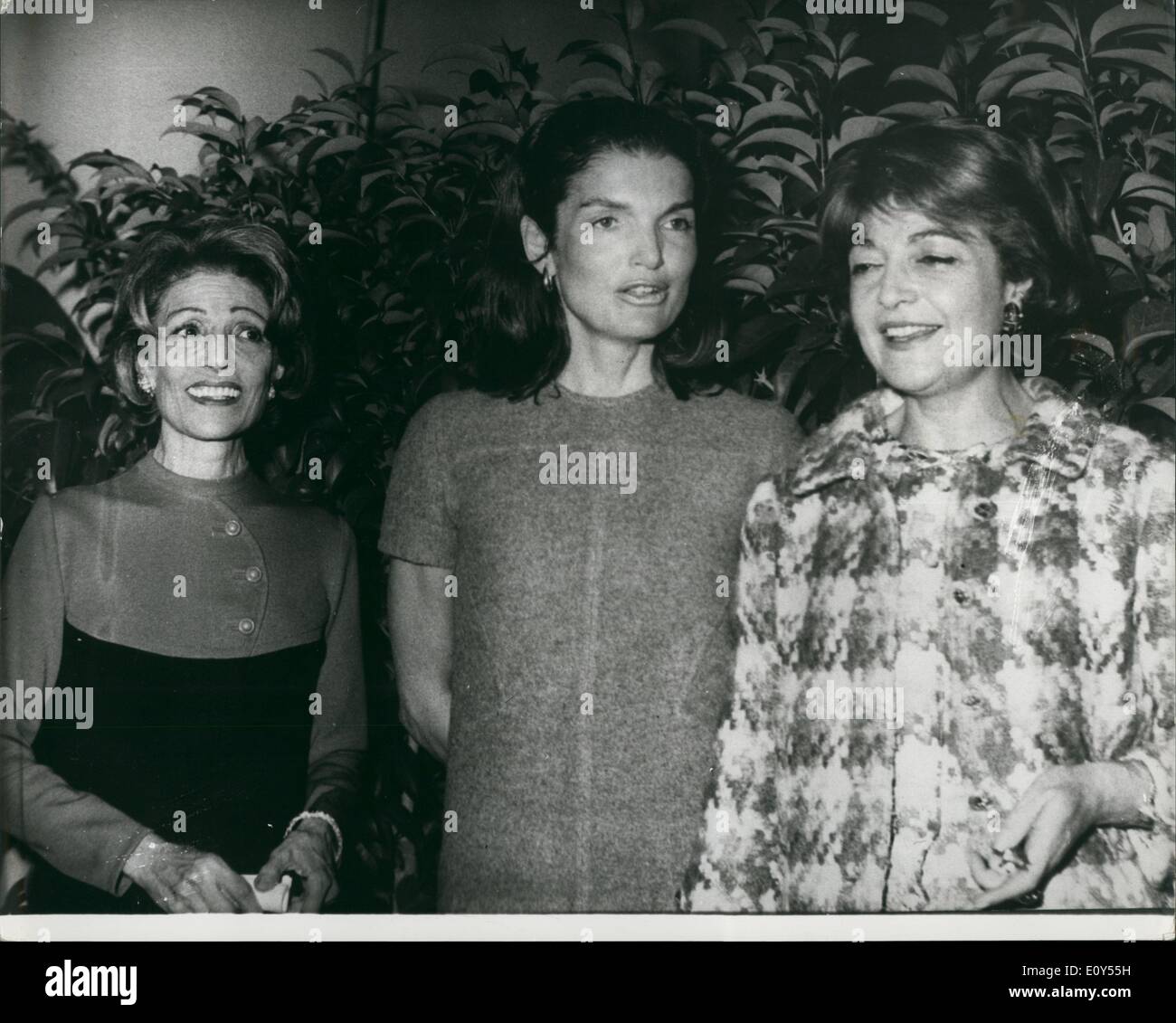 Nov. 11, 1968 - Mrs. Jackie Onassis arrives in Athens: Mrs. Jackie ...