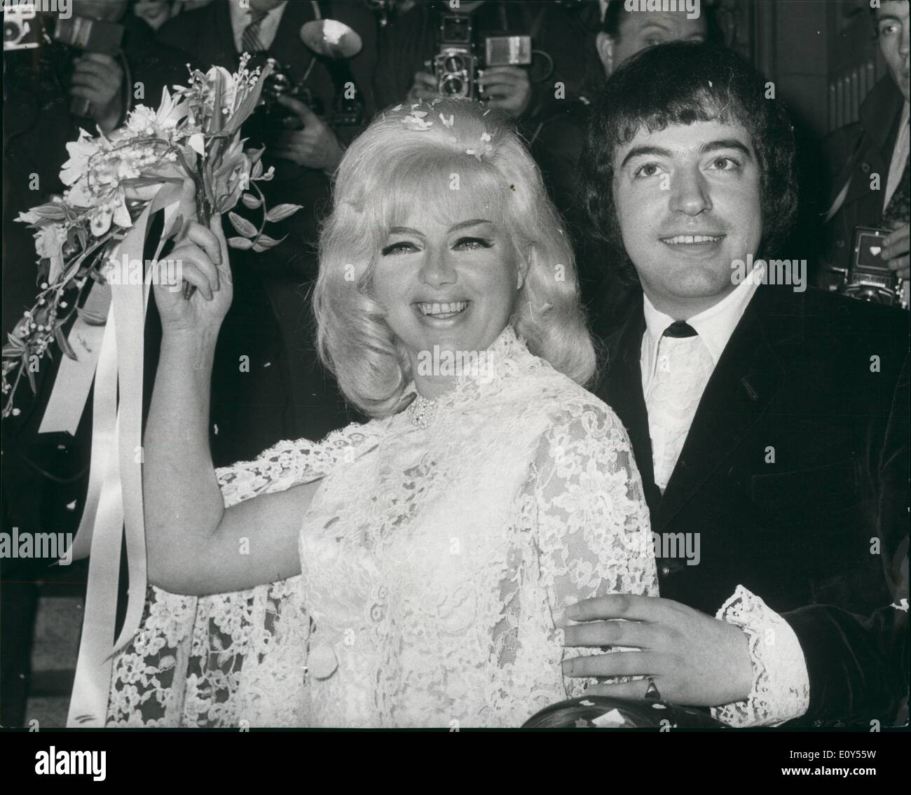 Nov. 11, 1968 - 37-YEAR-OLD ACTRESS DIANA DORS MARRIES 27-YEARS-OLD ...