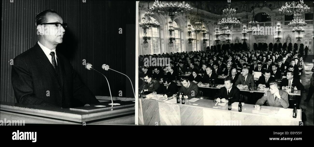 Communist party of czechoslovakia hi-res stock photography and images ...