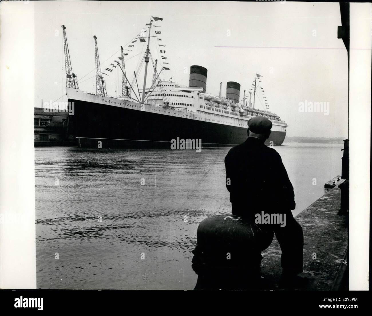 Nov. 11, 1968 - Queen Mother pays a farewell visit to the ''Queen ...