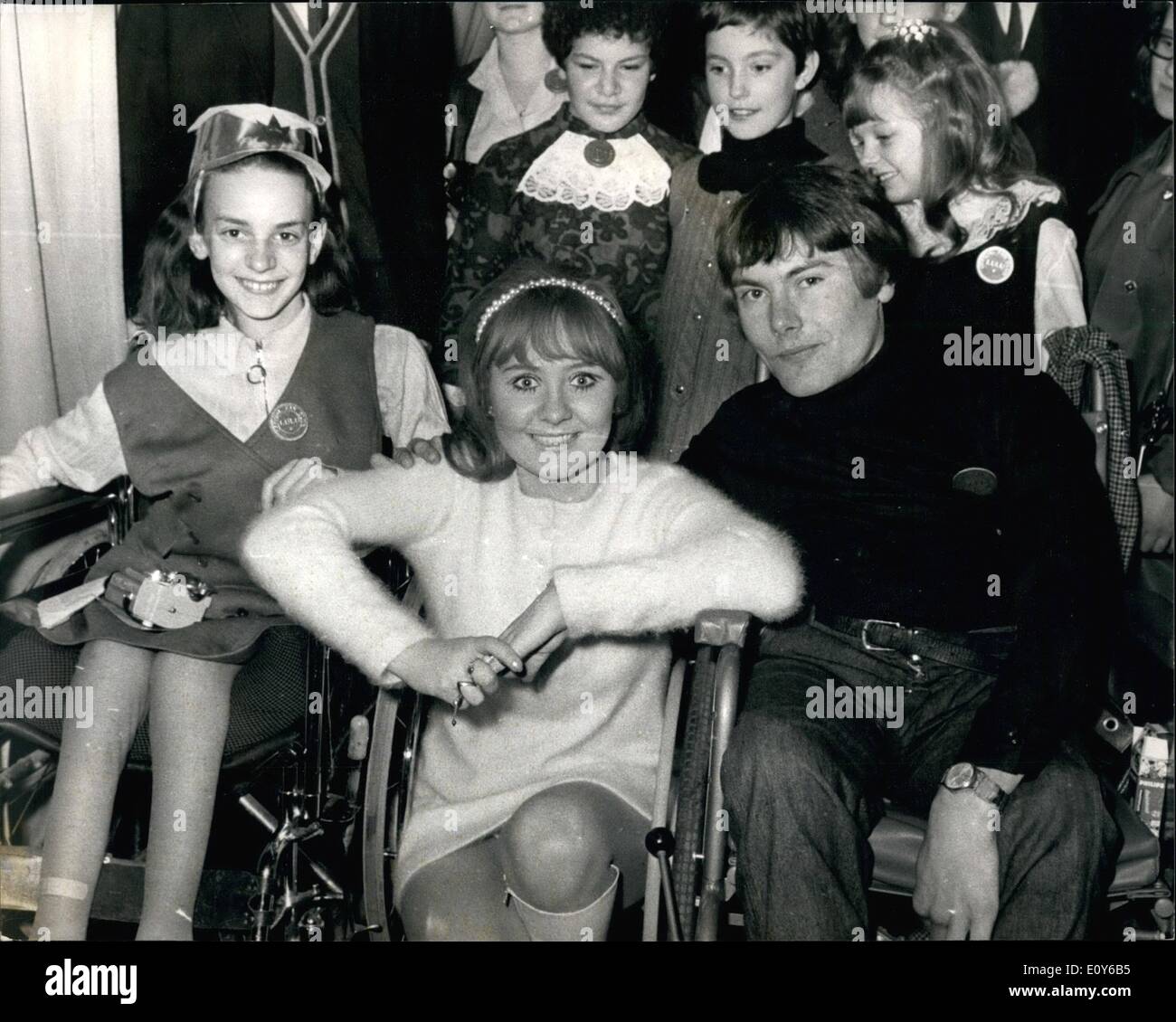 Dec. 12, 1968 - Lulu - voted the world's top Female singer Holds ...