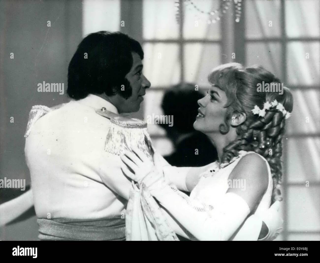 Mireille mathieu french singer hi-res stock photography and images - Alamy