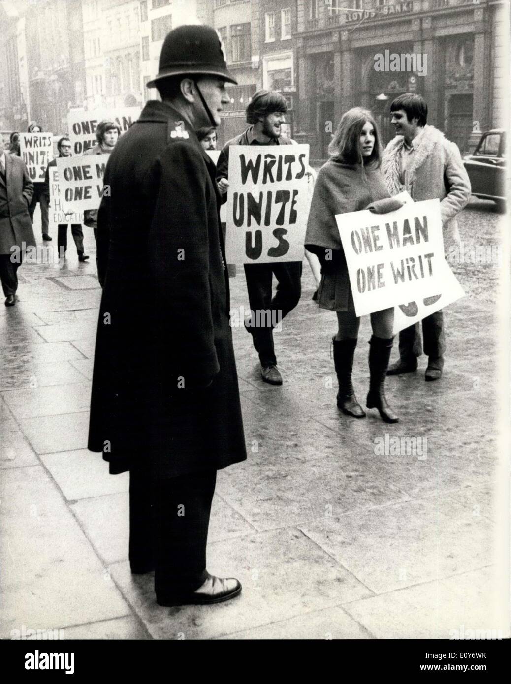 Outside law hi-res stock photography and images - Alamy