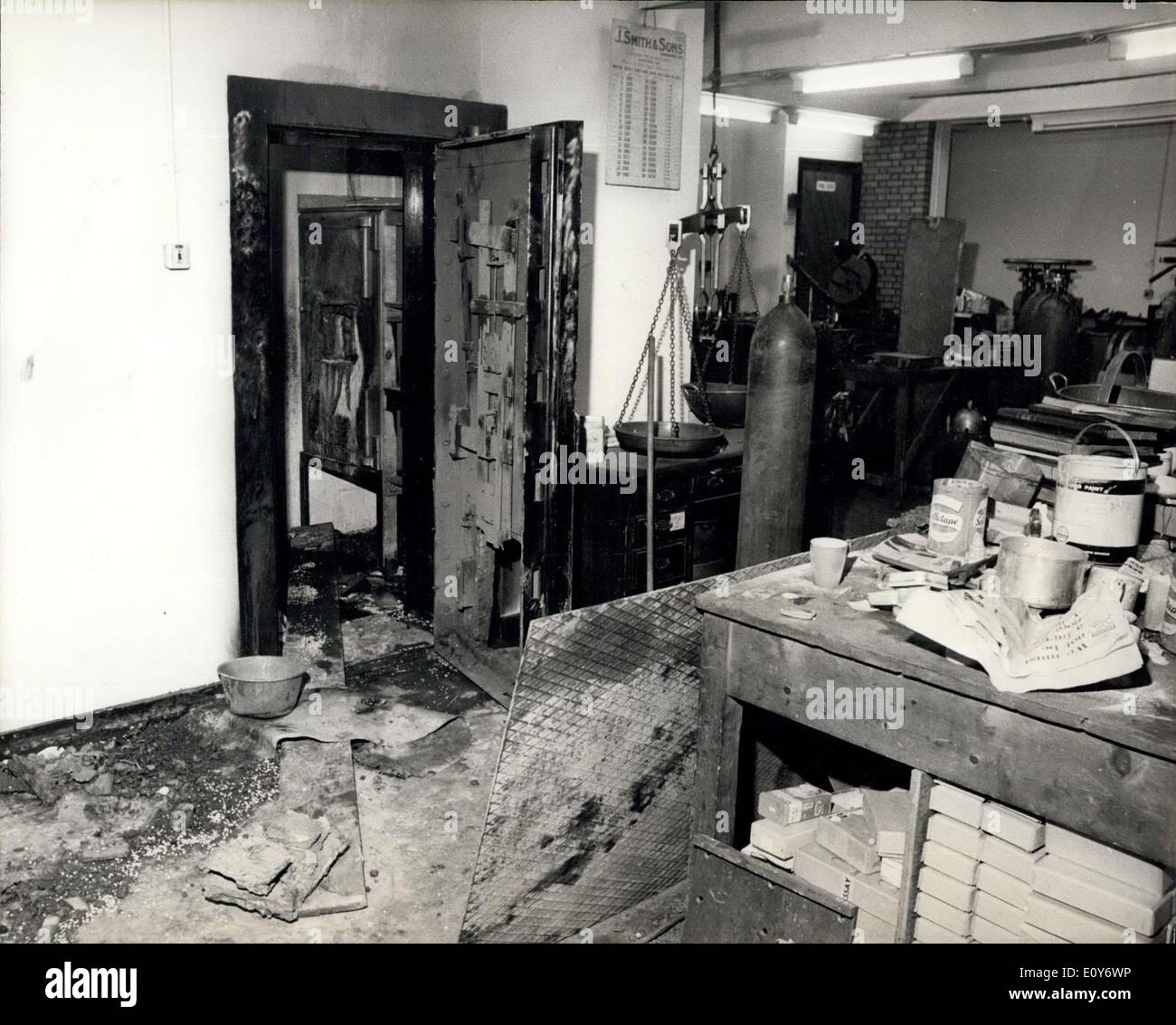 Dec. 16, 1968 - Safe Gang In ?100,000 Gold Raid: A gang using a high ...