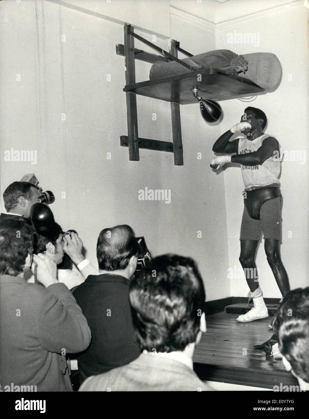 Jose legra trains for famechon fight hi-res stock photography and ...