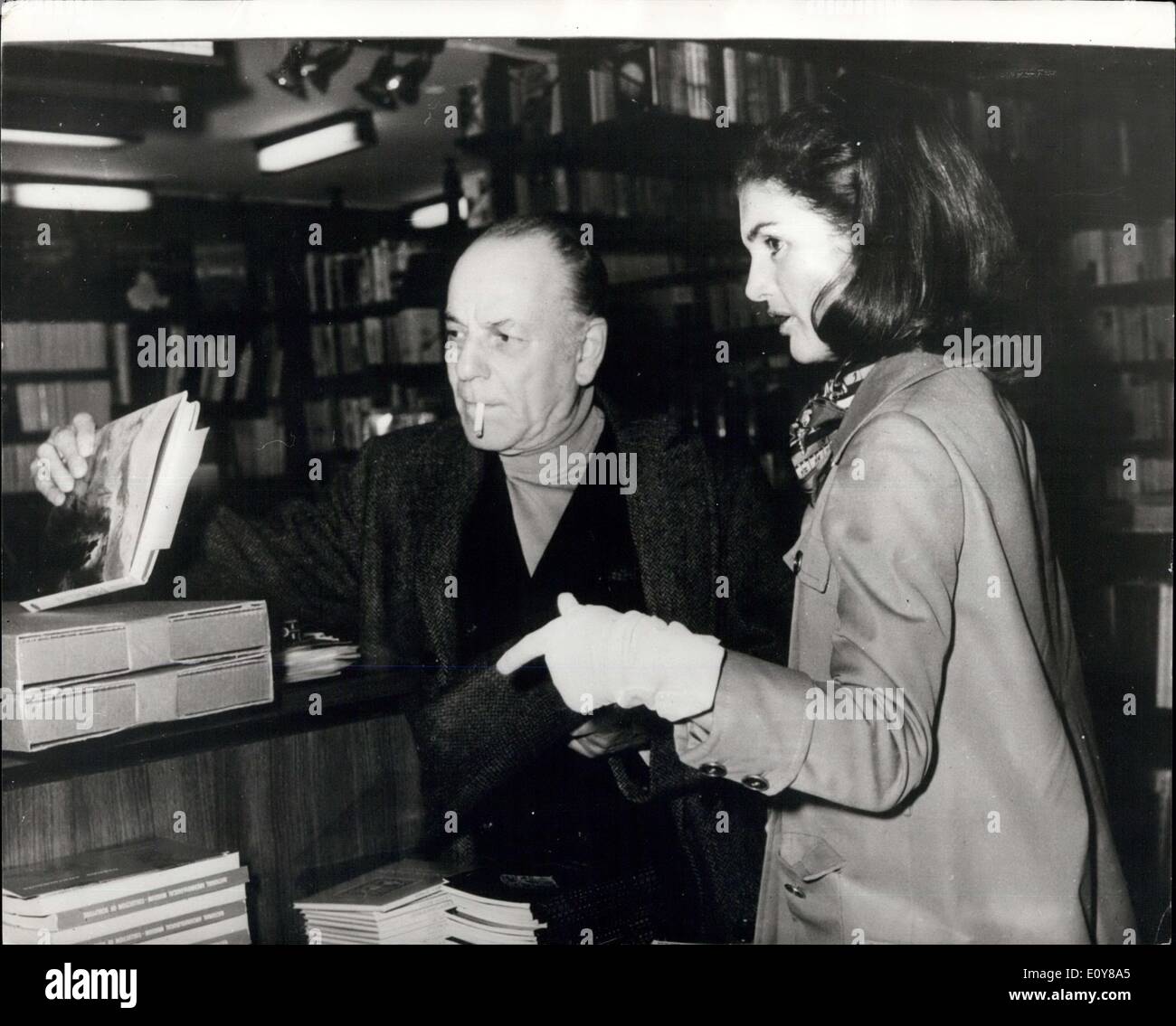 Jan. 31, 1969 - Jackie Onassis goes shopping in Athens. Photo shows Mrs ...