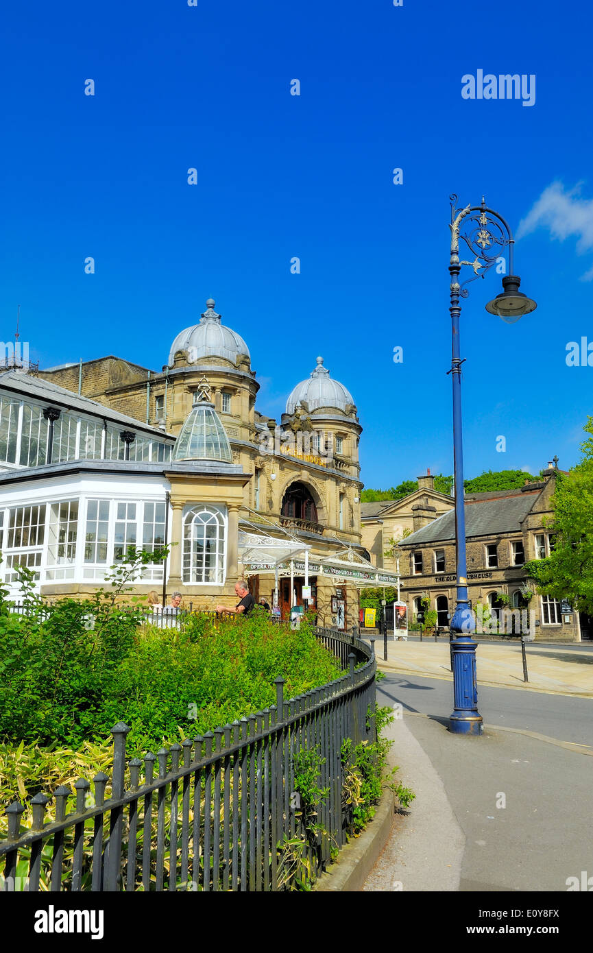 Peak district uk buxton sightseeing hi-res stock photography and images ...