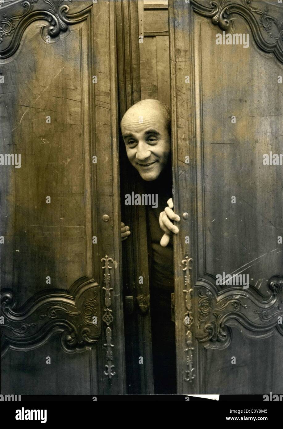 Warren mitchell hi-res stock photography and images - Alamy