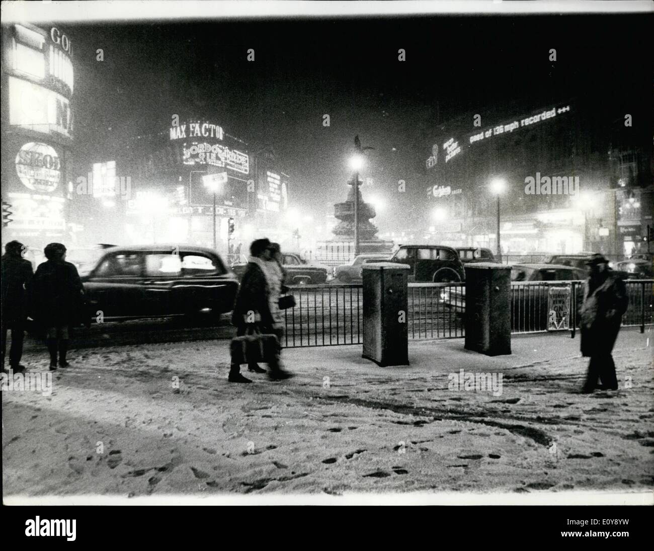 Feb. 02, 1969 - Heavy Snowfall in London: View of Piccadilly Circus ...