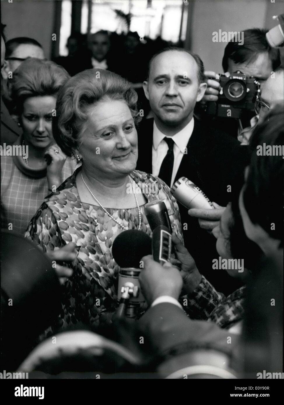 Wife interim president alain poher hi-res stock photography and images ...