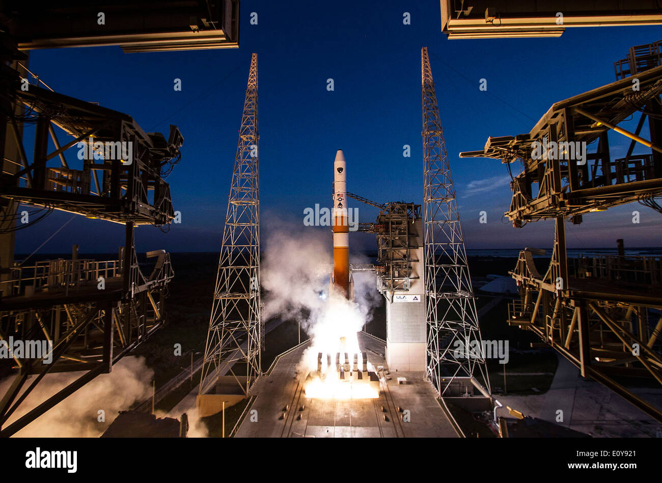 A US Air Force Delta IV rocket lifts the Global Positioning System IIF ...
