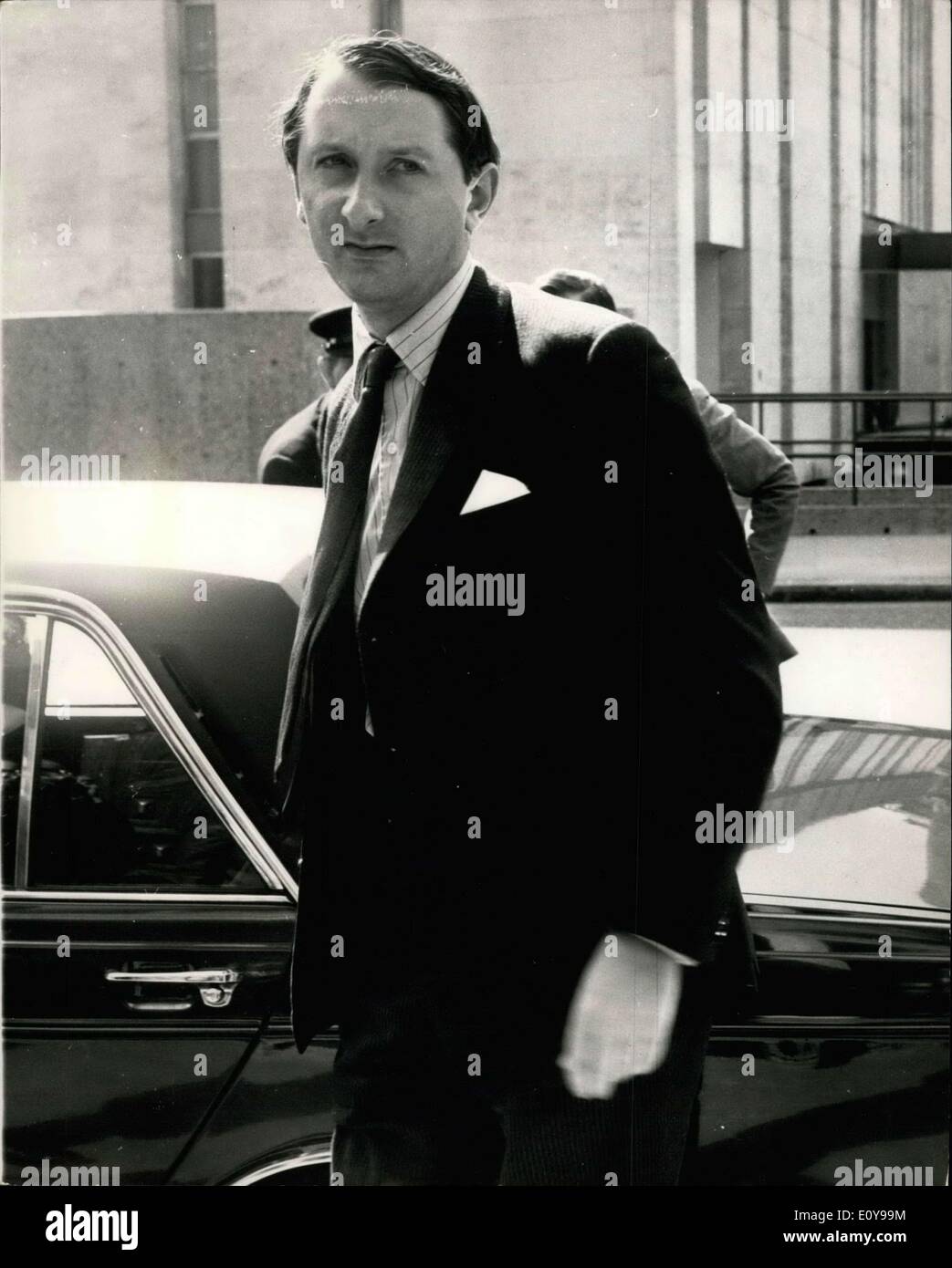 Aug. 25, 1969 - Robert Maxwell and Representatives of the U.S. Leasco ...