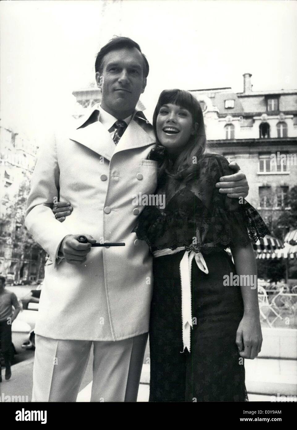 Aug. 29, 1969 - Playboy Hugh Hefner & actress Barbara Benton at Hilton ...