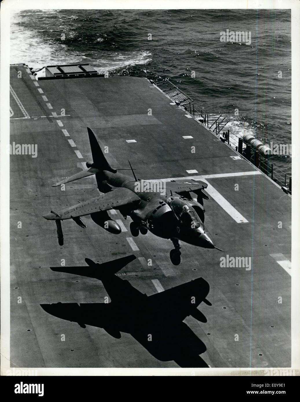Hawker siddeley harrier hi-res stock photography and images - Alamy