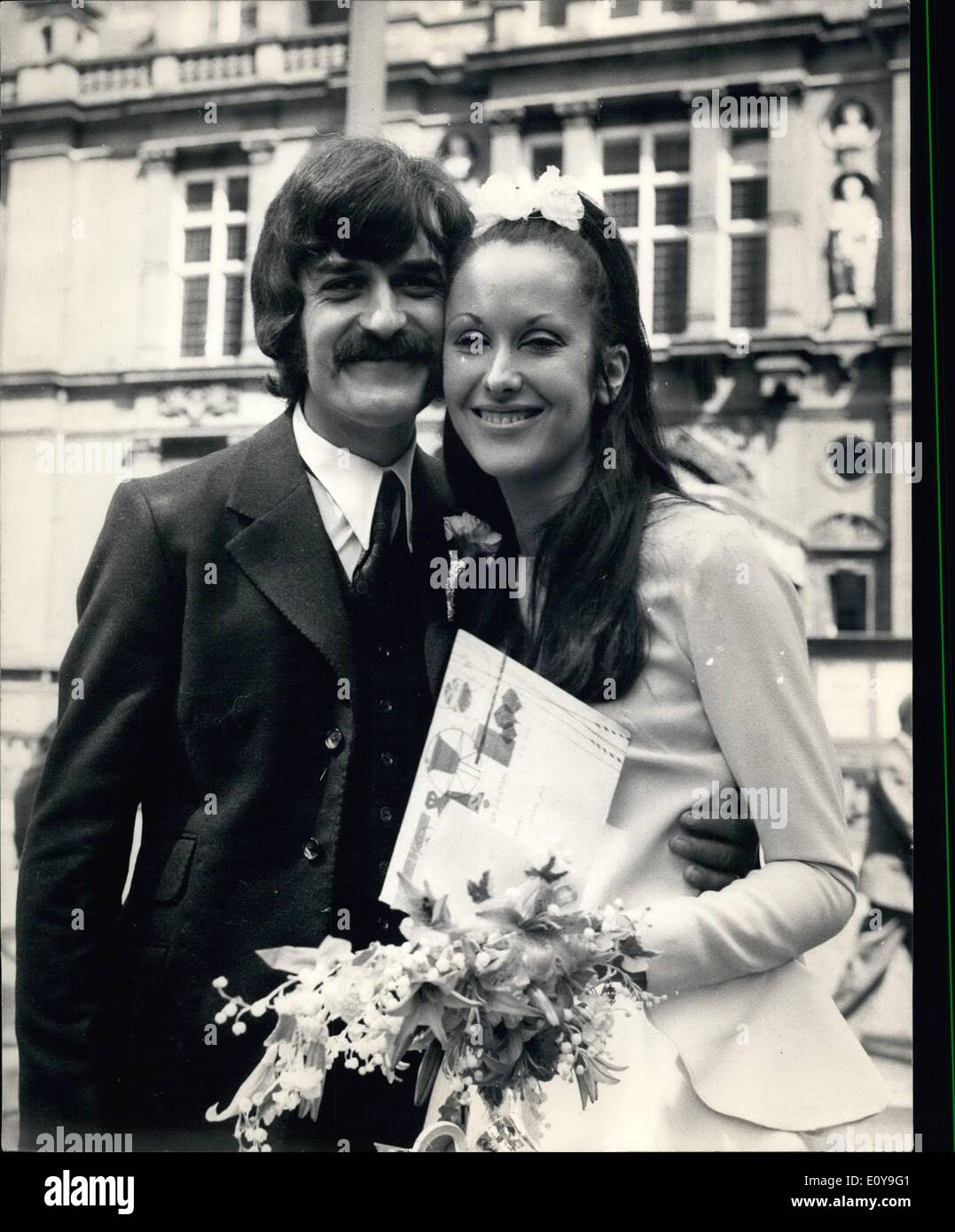 Jun. 06, 1969 - Member of the 'Moody Blues' Weds.: Ray Thomas member of ...