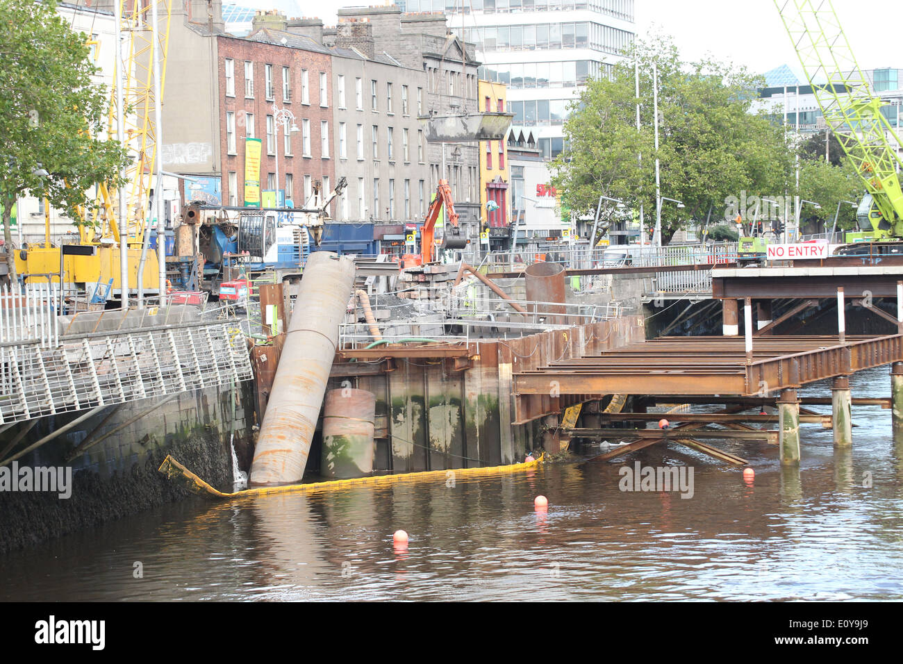 Image taken during construction of the Rosie Hackett Bridge on the ...