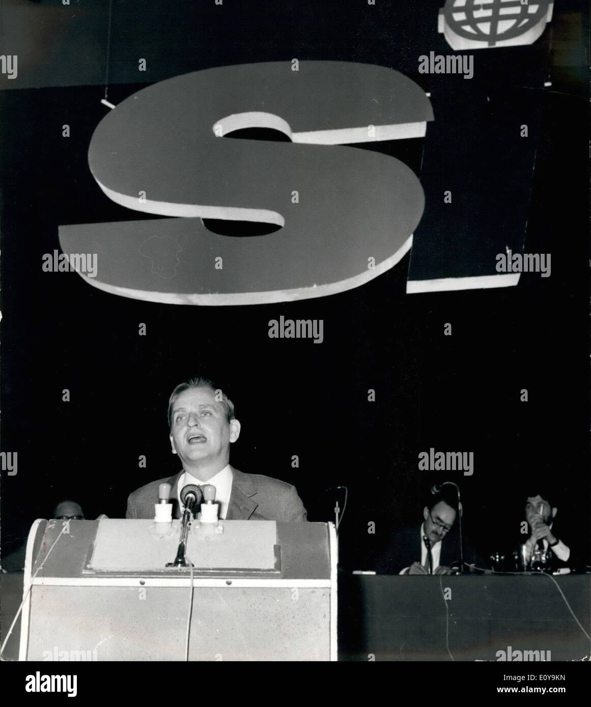 Socialist international hi-res stock photography and images - Alamy