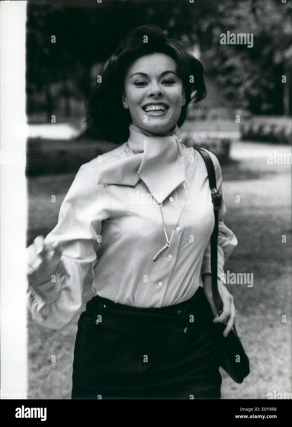 Sep. 09, 1969 - Anne is in Rome with her husband where she just ...