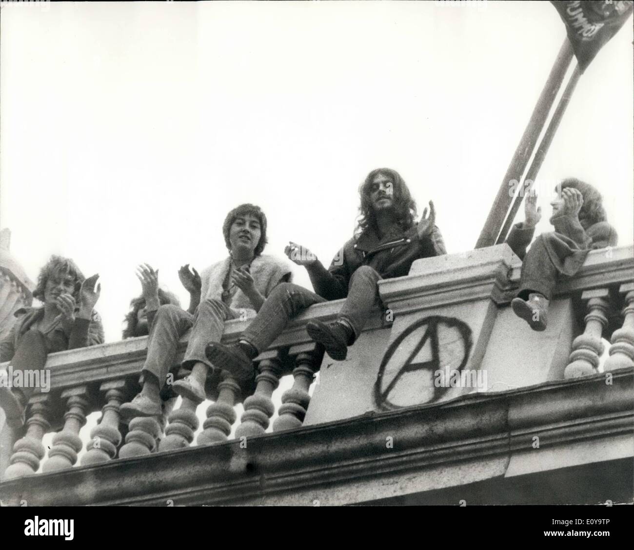 144 piccadilly 1969 hi-res stock photography and images - Alamy