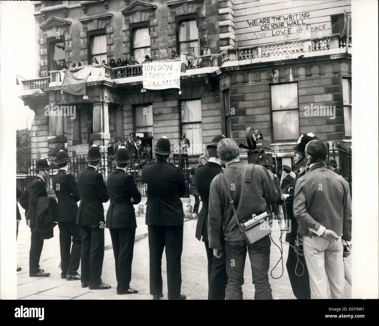 Sep. 09, 1969 - THE POLICE STORM INTO 144 PICCADILLY AND EVICT THE ...