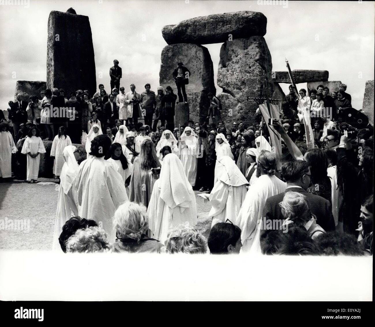 Jun. 21, 1969 - Druids hold traditional ceremony at Stonehenge ...