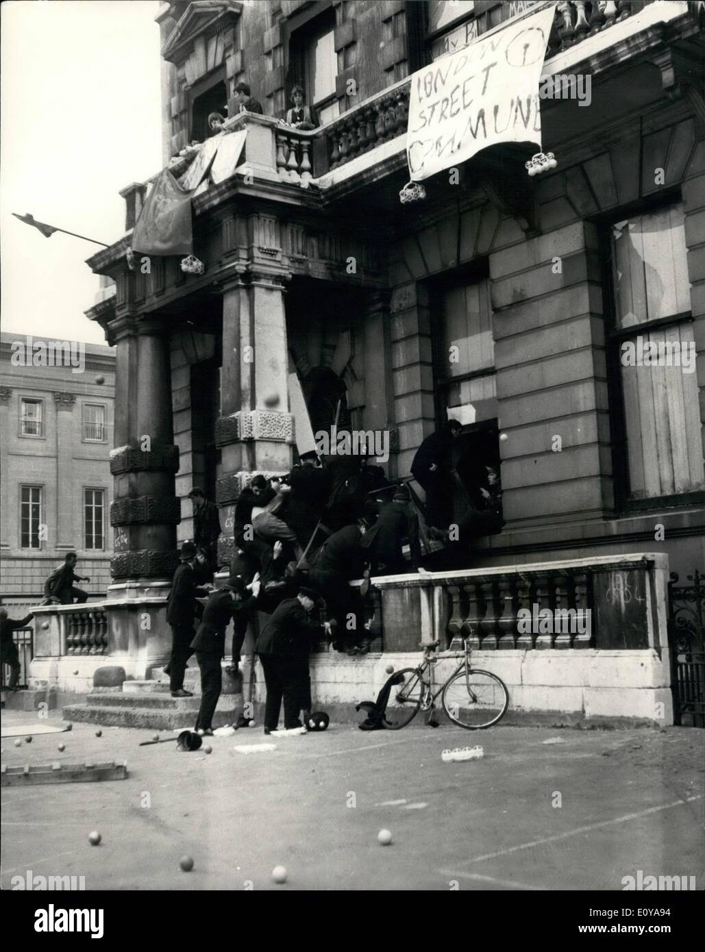 Sep. 09, 1969 - The Police Storm Into 144 Piccadilly And Evict The ...