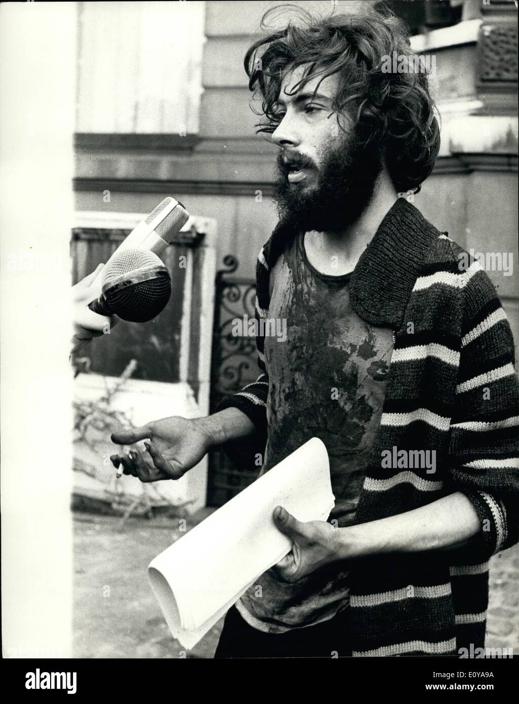 Sep. 09, 1969 - Squatters Still At 144 Piccadilly.: The hippy-squatters ...