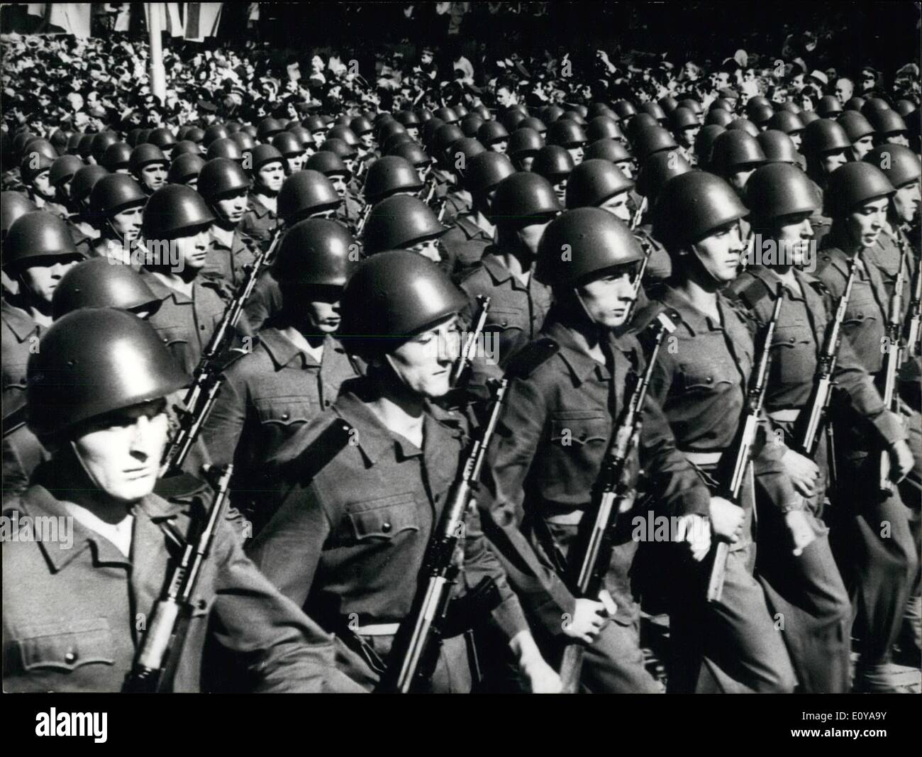Sep. 09, 1969 - Marlene Dietrich Giving Autographs, Paris Airport Stock ...